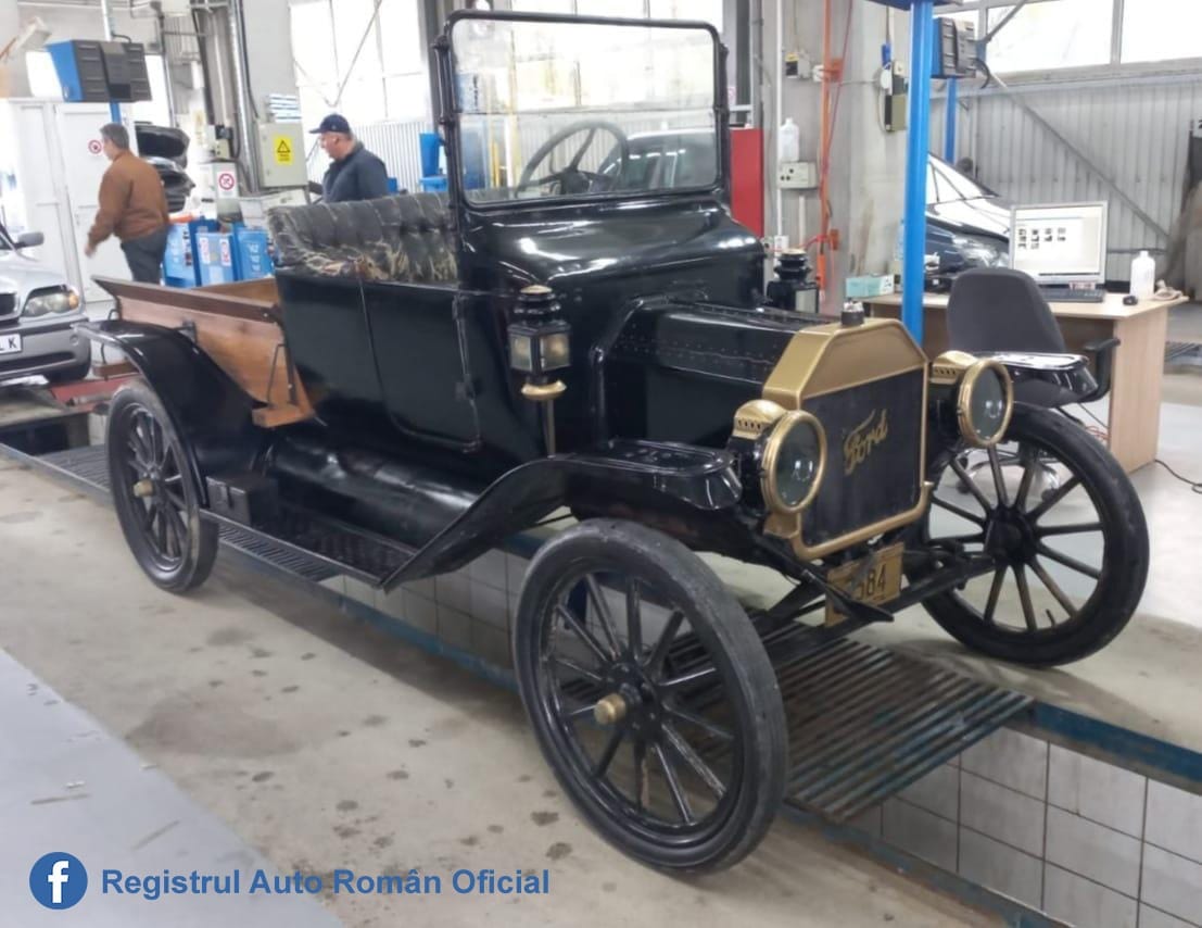 La ”doar” 109 ani, a venit la RAR pe roțile lui. Modelul legendar FORD ...